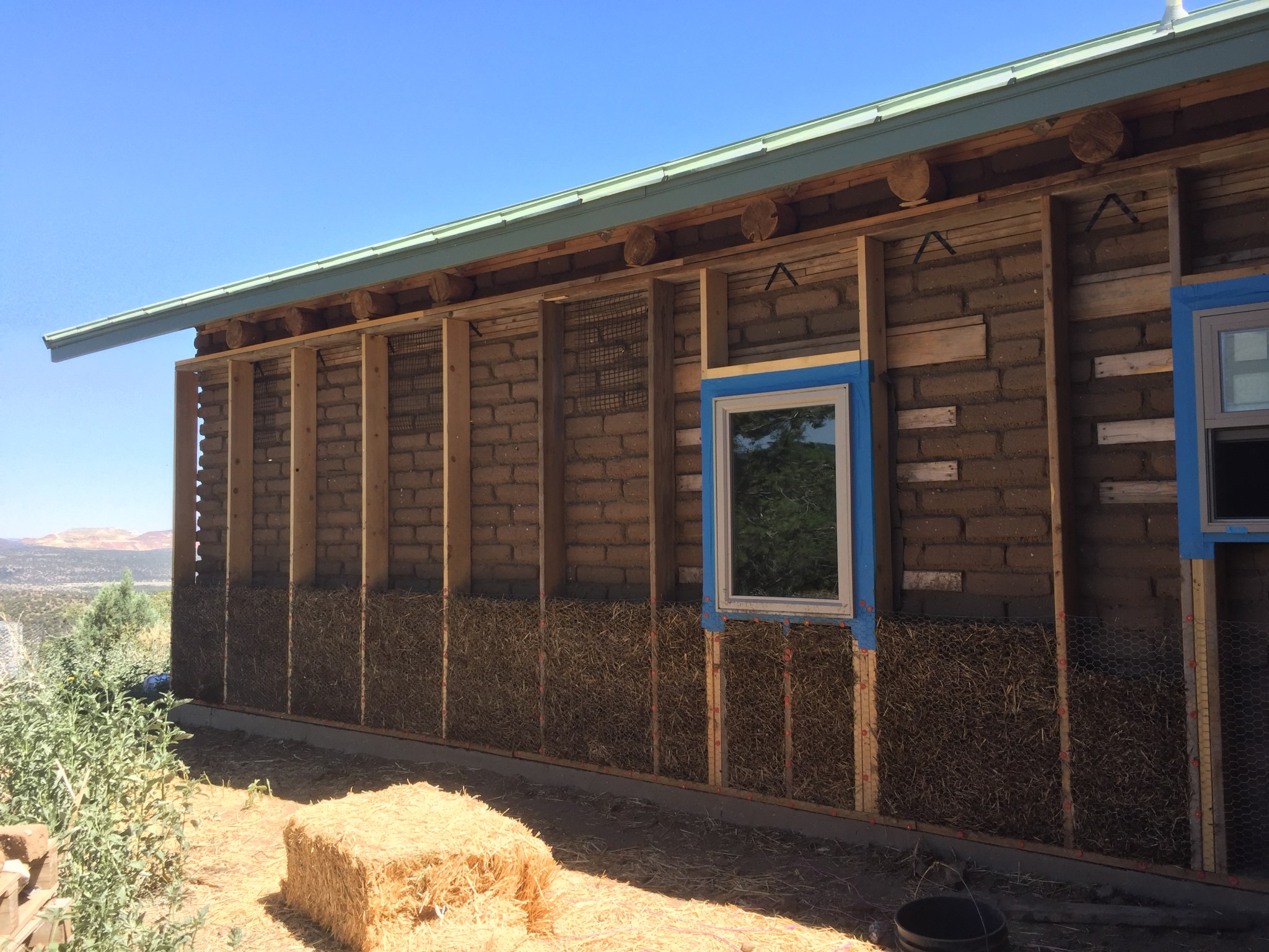 Light Straw-Clay Insulation Wall – Vision creation adobe