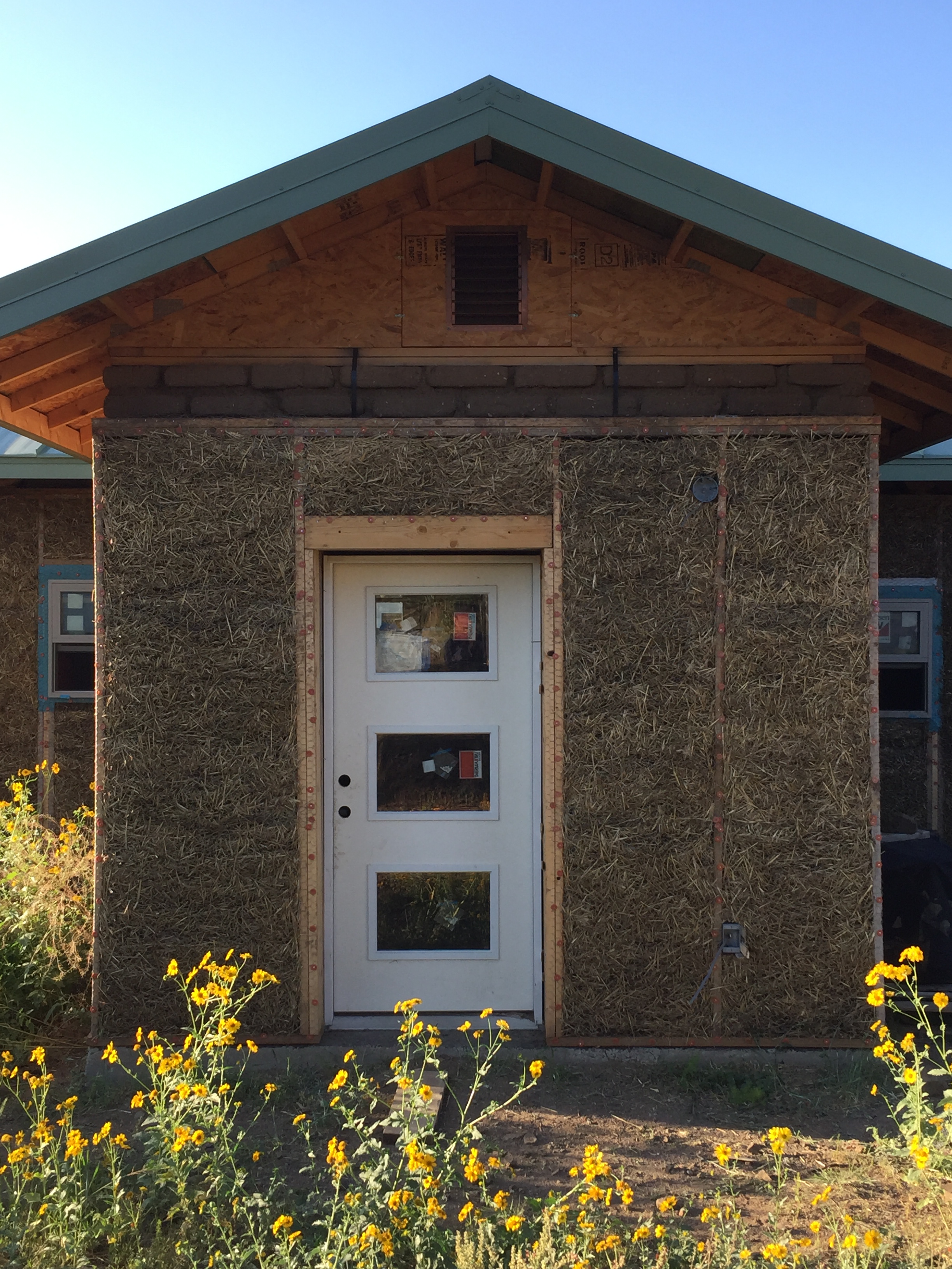 Light Straw-Clay Insulation Wall – Vision creation adobe